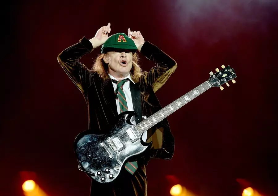 Angus Young ມູນຄ່າສຸດທິ 1013_1