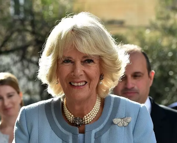 I-Camilla Parker Bowles inenani elifanele