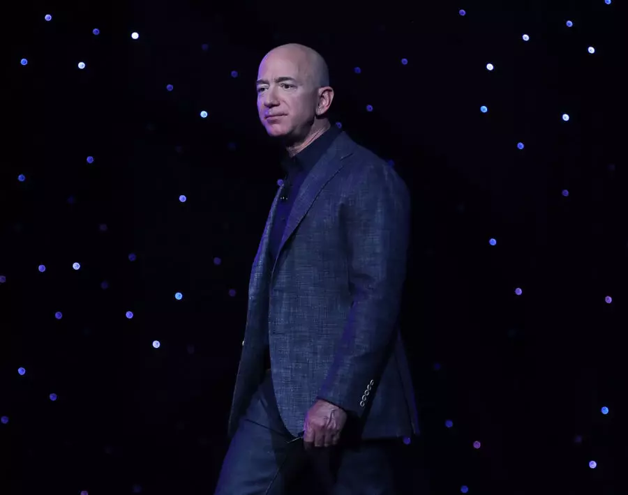 Jeff Bezos insoniyat kelajagi uchun koinotni o‘rganishga milliardlab mablag‘ sarflayotganini aytdi 10838_1