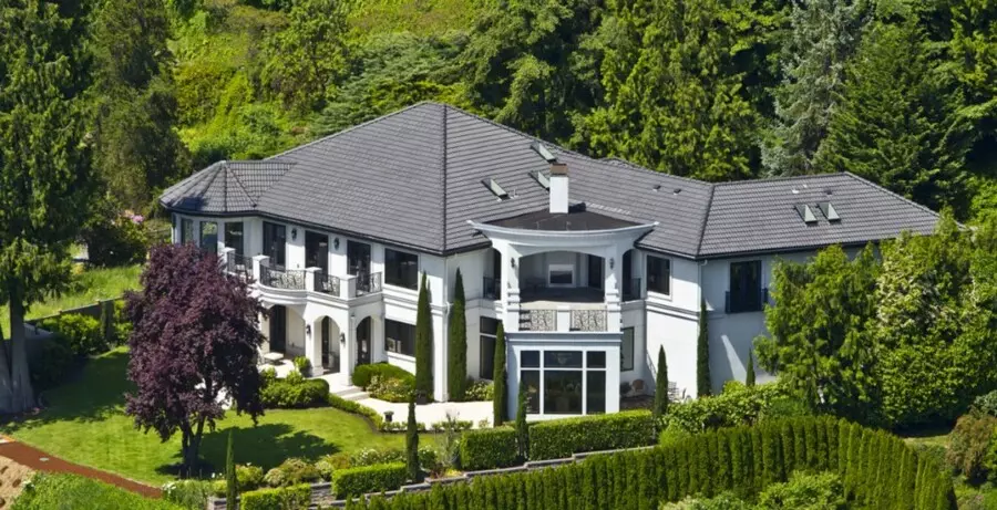 Russell Wilson keapet prachtich Lakeside Mansion foar $ 6,7 miljoen 11726_1