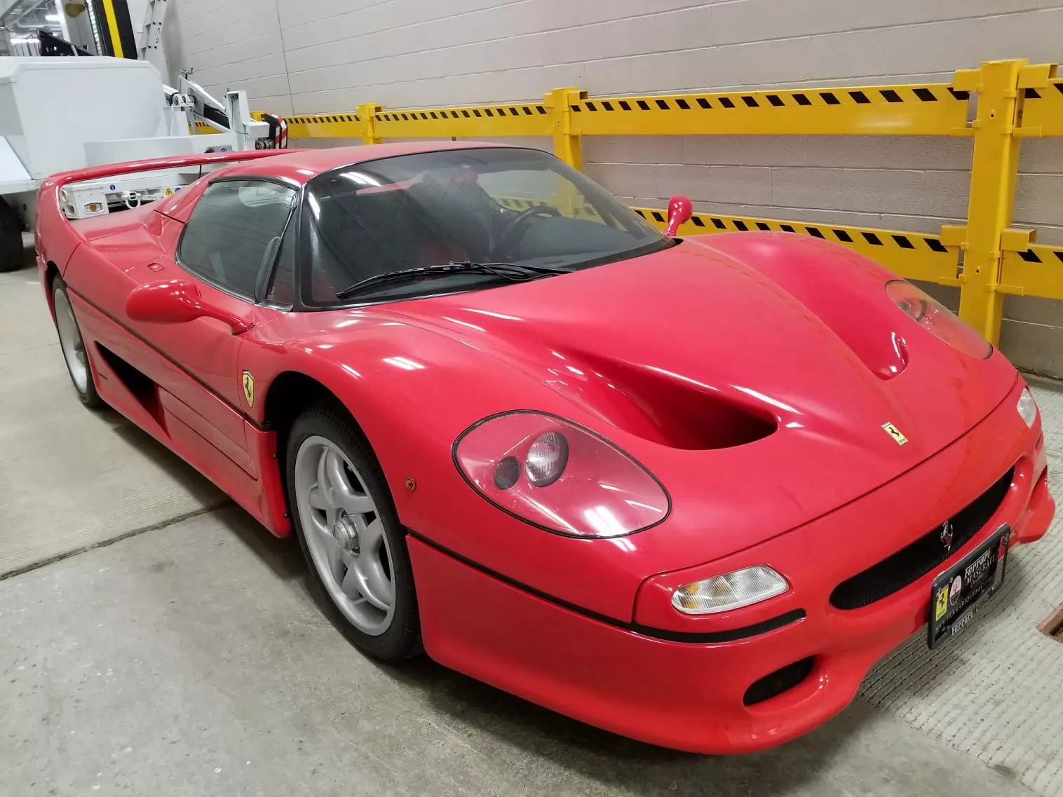 Ferrari F50 $ 2 Juta Ieu Lenyap Salila 16 Taun… Sareng Ayeuna Topik Misteri Internasional