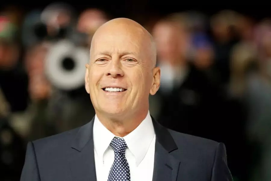Bruce Willis an Tuarastal is Mó