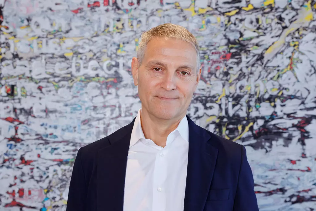 Talent Agency CEO Ari Emmanuel makke ferline jier in enoarme bedrach jild