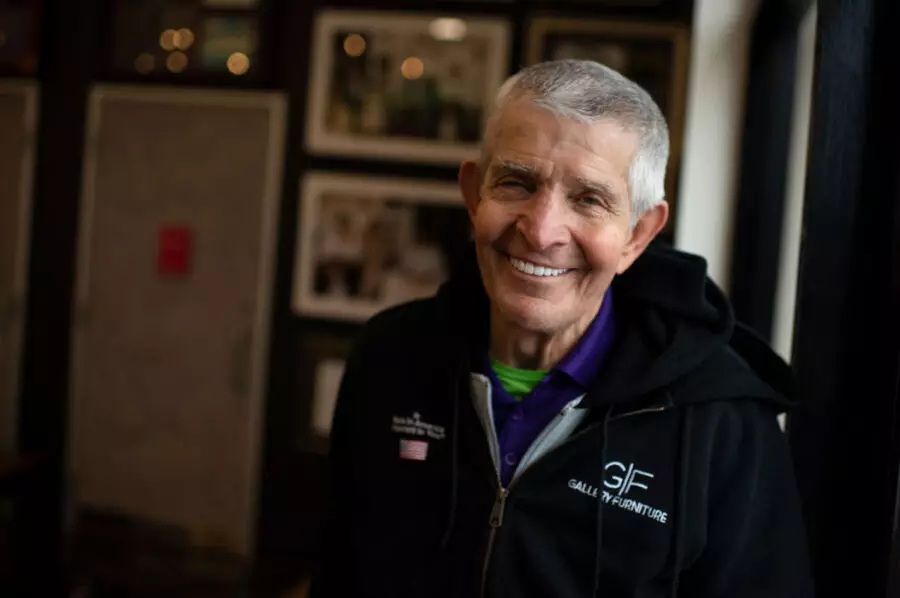 Mattress Mack Na'o le manumalo i le $12.1 Miliona Betting i le NCAA Championship - ma o le a iu lava ina leiloa tupe 1357_1