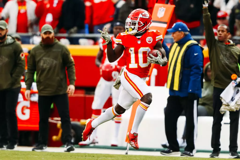 O Miami Dolphins acaba de tornar Tyreek Hill o receiver mais bem pago de todos os tempos