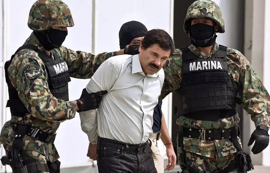 مىلياردېر زەھەرلىك چېكىملىك كىڭپىن El Chapo Guzman ئامېرىكىلىق باج تاپشۇرغۇچىلارنىڭ ئادۋوكاتلىرىغا پۇل تۆلىشىنى ئۈمىد قىلىدۇ 13846_1