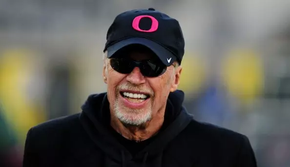 Phil Knight Vlera Neto