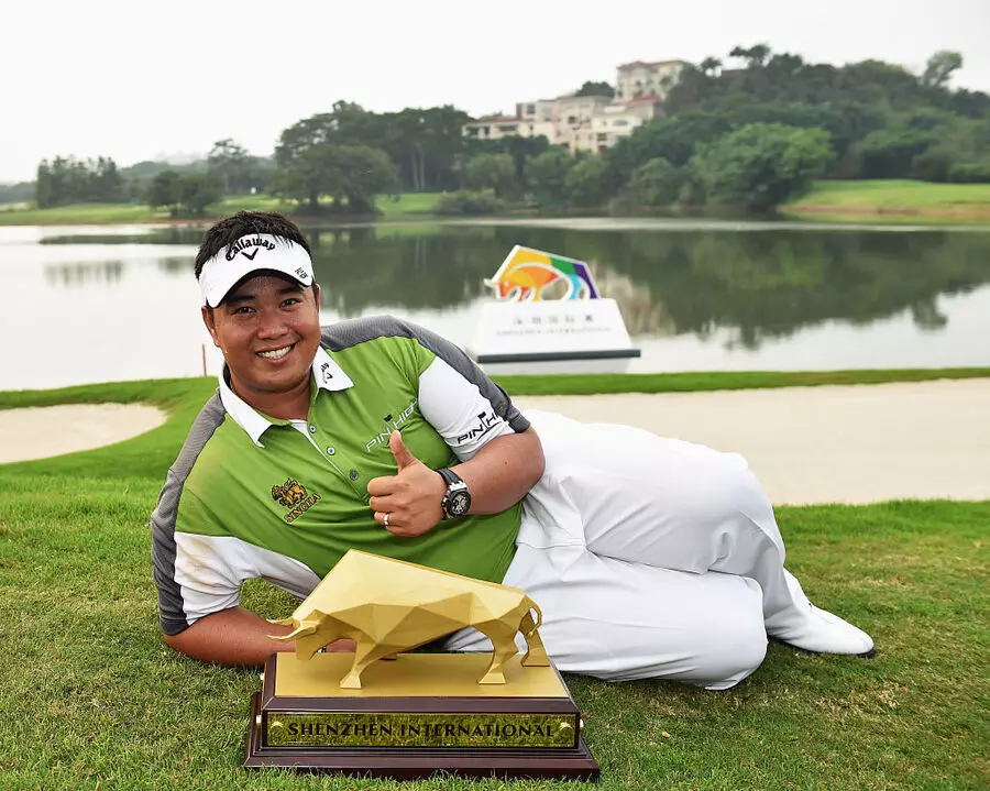 Progolaaja Kiradech Aphibarnrat sanoo pelaavansa golfia rahoittaakseen lenkkari-, kello- ja Ferrari-kokoelmansa 14286_1