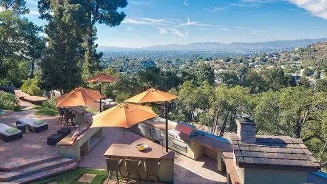 Tidligere Rick James Mansion sælger for 5,7 millioner dollars i Hollywood Hills 14297_2