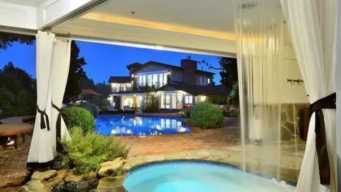 Bekas Rick James Mansion Terjual $ 5,7 Juta Di Hollywood Hills 14297_4