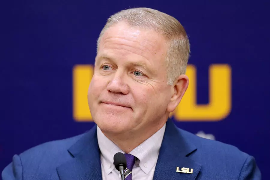 Brian Kelly Ninggalkeun Notre Dame Pikeun Gaji Besar Di LSU - Ieu Rincian Kontrak Kontrak 14467_1