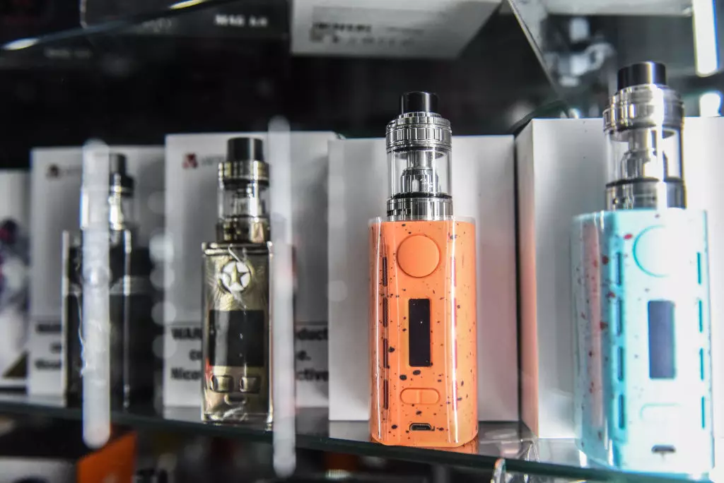 Kate Wang là một trong những phụ nữ giàu có nhất thế giới nhờ công ty Vaping RLX