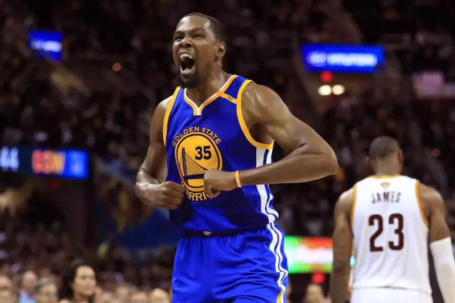 Kevin Durant သည် Warriors များနှင့်အတူနေရန် $ 9.5 သန်းလျှော့စျေးယူခဲ့သည် ... နှင့်၎င်းသည်အသင်း၏နောက်ထပ်ချန်ပီယံရှစ်ကိုအနိုင်ရနိုင်သည်။ 15042_1