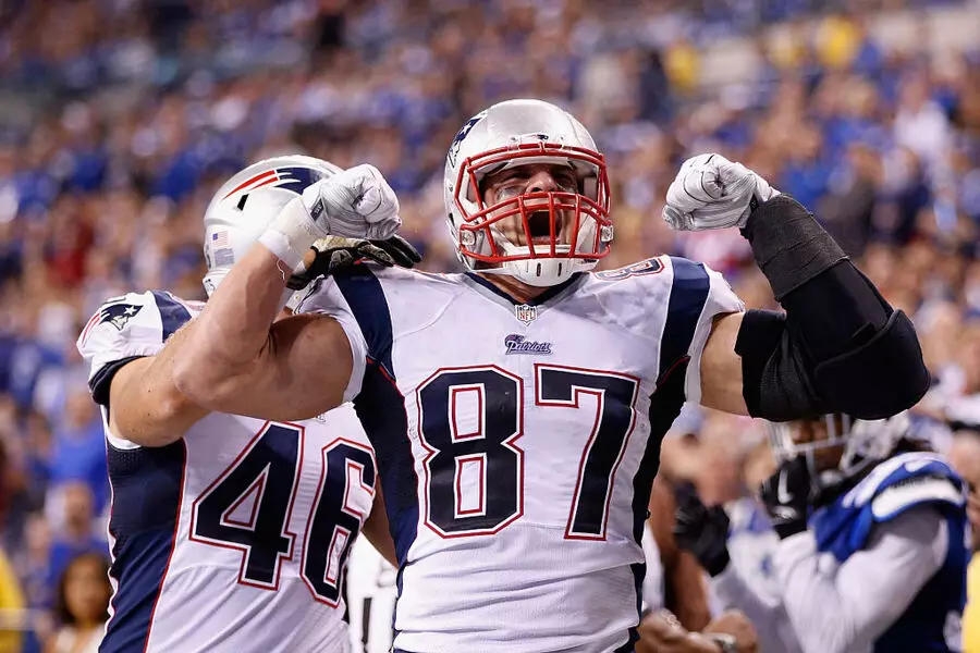 Ailstrwythurodd Rob Gronkowski Ei Gontract A Gallai Ddod y Diwedd Tynn â'r Cyflog Uchaf yn yr NFL 15407_1