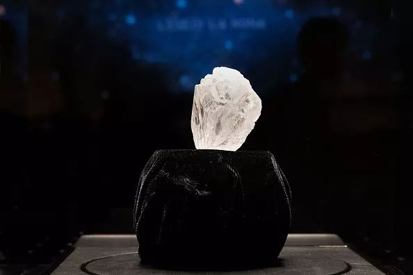 Diamond Ollmhór 706-Carat le fáil i Siarra Leon 16134_1