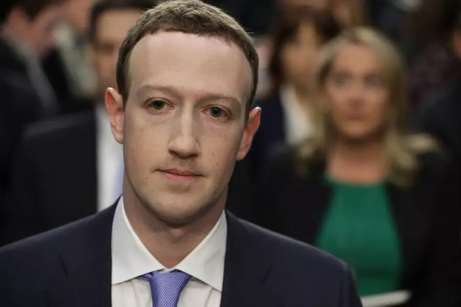 Kontrowersje Facebooka usunęły 25 miliardów dolarów z wartości netto Marka Zuckerberga 17237_1