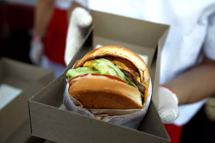 Ao cumprir 35 anos esta mañá, a herdeira de In-N-Out Lynsi Snyder acaba de herdar un imperio de hamburguesas de mil millóns de dólares. Que agasallo de aniversario! 17298_1