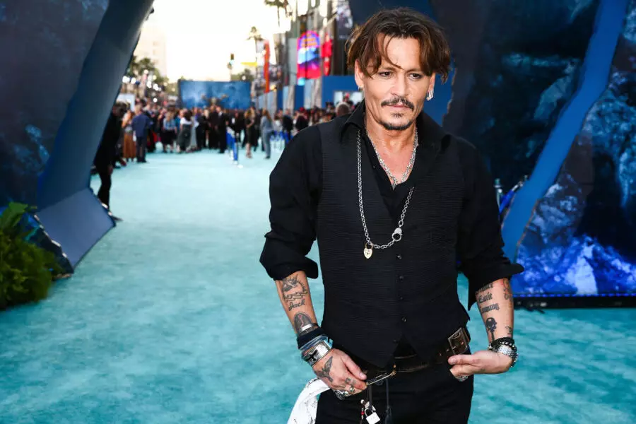 Surélék ngungkabkeun yén Johnny Depp sadar kana masalah kauangan anu jero 1733_1