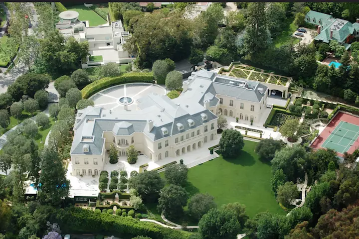 I-Petra Ecclestone Ithengise Ngokusemthethweni I-Spelling Manor Nge-$ 120 Million - Ukuthengiswa Okumba Kakhulu Emlandweni we-LA 17475_1