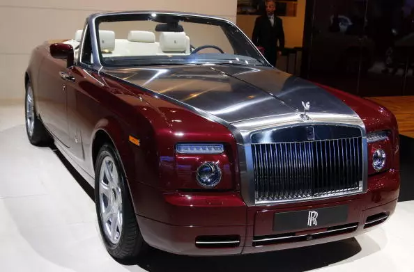 Το αυτοκίνητο της Ντίνας Λόχαν: Ούτε μια Rolls-Royce δεν μπορεί να σώσει τους Λόχαν 17542_1