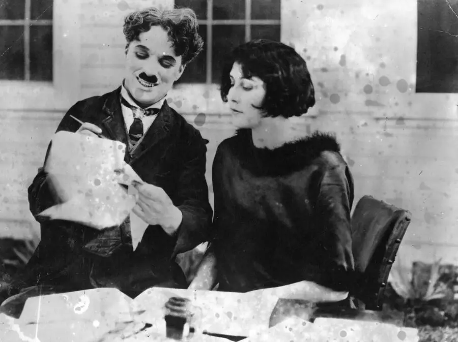 La Fascina Vivo Kaj Riĉeco De Charlie Chaplin Kiu Mortis Kun Neta Valoro Egala Al $ 415 Milionoj 17901_2