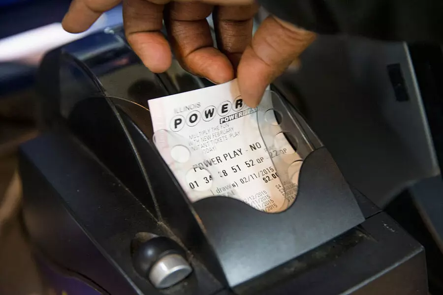 Mnyamata Wosweka Mtima Wapambana Jackpot ya $ 30 Miliyoni Masabata Awiri Atatayidwa 18011_1