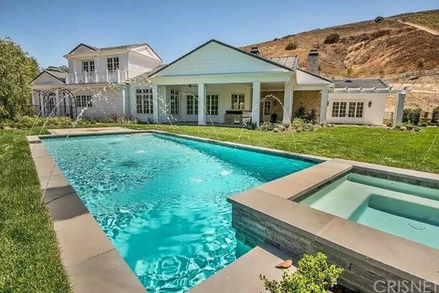 D'Kylie Jenner kaaft e $ 6 Milliounen Haus In Hidden Hills: E Peek Inside the A-List Fantasy 20552_3