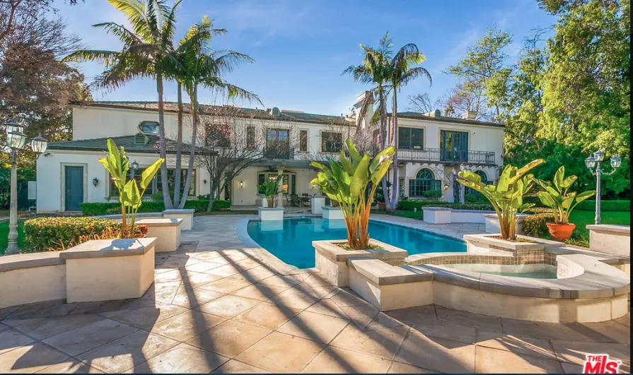 Bint Tad-Dittur Elenka Beverly Hills Manse Għal $17.5 Miljun 23537_1