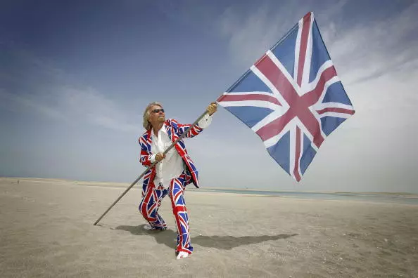 Inaangkin ni Sir Richard Branson ang Great Britain Island, sa