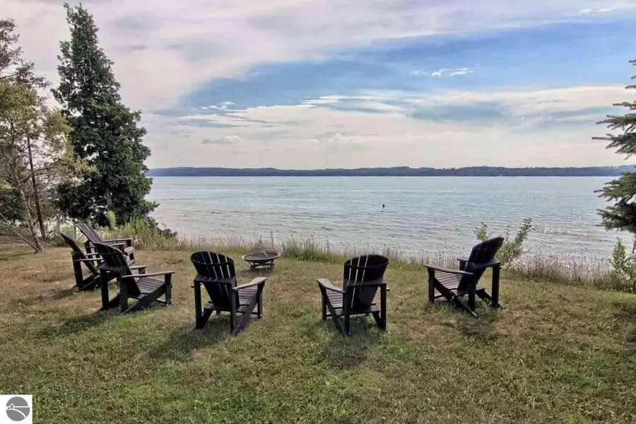 Naha anjeun badé mayar $ 5.2 Juta Pikeun Rumah Tasik Michael Moore? Parios éta! 23926_4