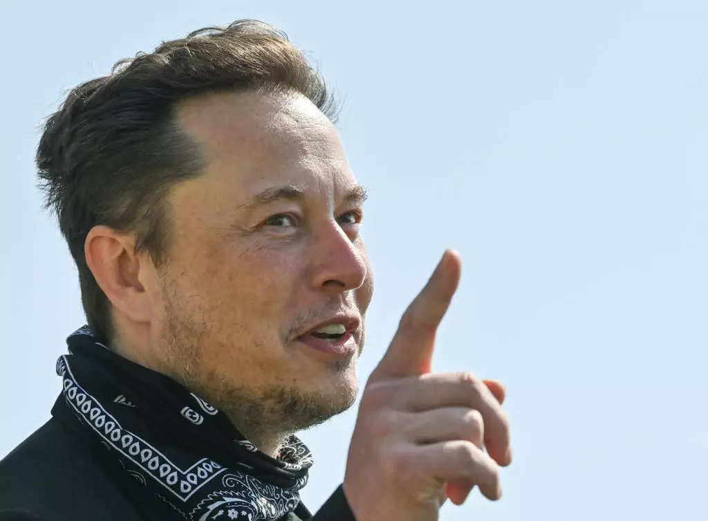 Elon Musk ריגיינס סטאַטוס ווי די ריטשאַסט מענטש אין דער וועלט