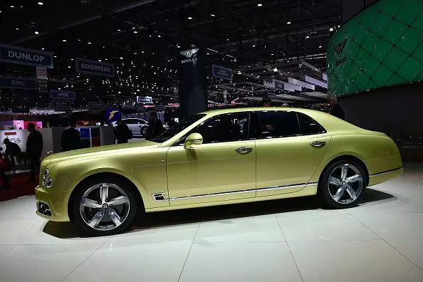 Kimas Kardašjanas automašīna: Rolls-Royce nav pieejams? Tad es paņemšu savu Bentliju 24013_1