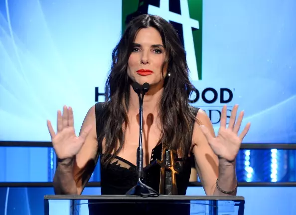 Sandra Bullock o Entse Chelete ea Bonohe ba Linaleli Ho Tloha Matla a Khoheli… Fumana? Astronomical :) 24580_1