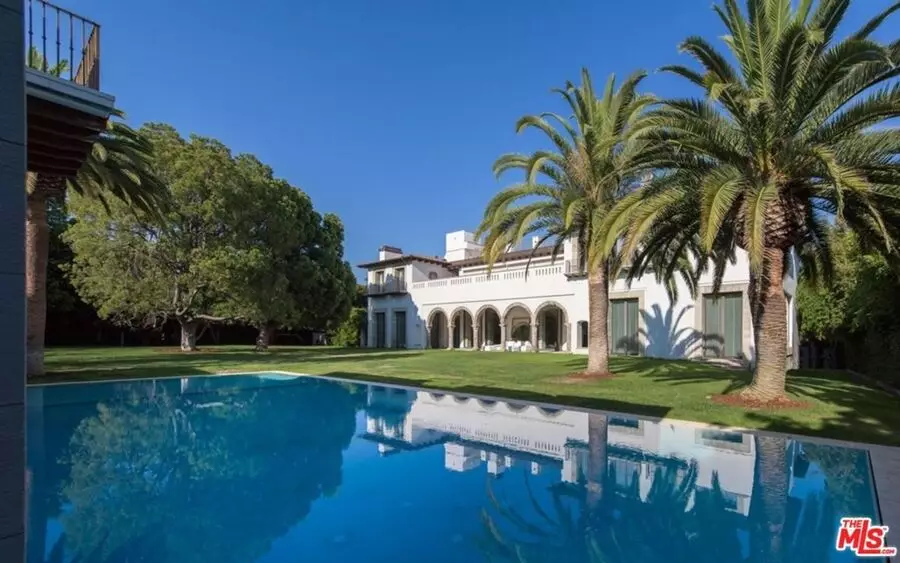 Malo odyera Michael Chow Lists Museum-Esque Holmby Hills Mansion Kwa $78 Miliyoni 24679_2