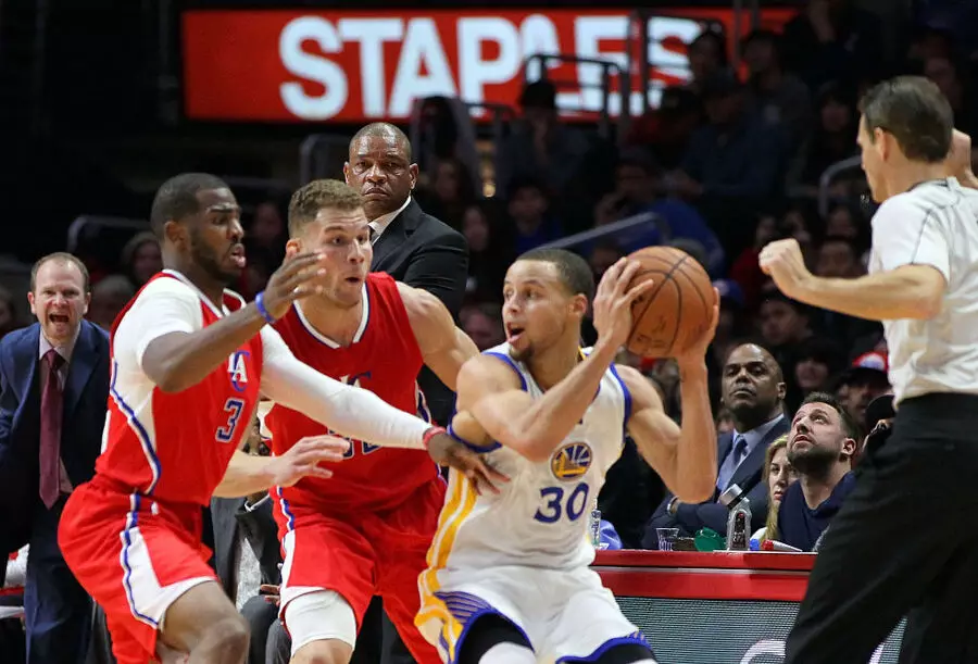 NBA의 새로운 단체 교섭 협정은 슈퍼스타가 현재 팀을 떠나는 것을 막는 것을 목표로 합니다. 25467_1