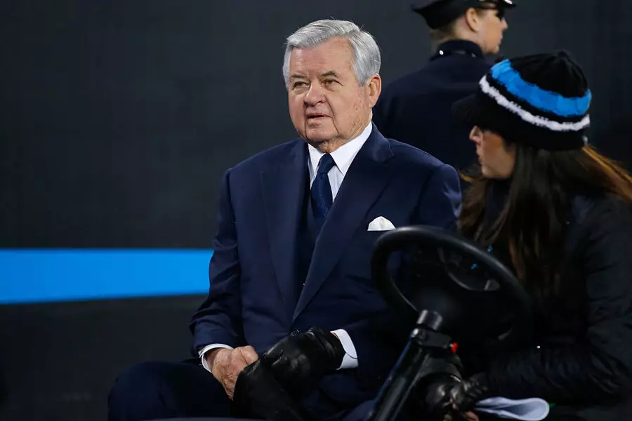 Jerry Richardson do të bëjë një fitim të madh duke shitur The Panthers 26315_1