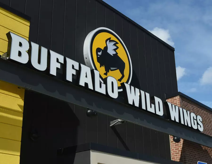 Buffalo Wild Wings גיט אַוועק פריי ווינגס אויב די סופּער באָוול גייט צו אָוווערטיים ... ווי פיל וואָלט דאָס קאָסטן זיי? 27799_1