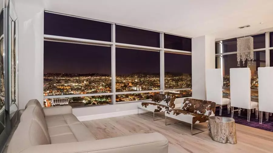 Comhúinéir Los Angeles Lakers Jim Buss ag cur Penthouse Downtown Ar Díol ag $8.8 milliún 28805_1