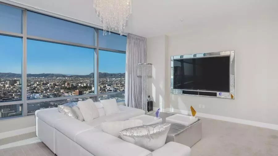 Co-Owner Los Angeles Lakers Jim Buss Menempatkan Penthouse Pusat Kota Dijual Dengan Harga $8,8 Juta 28805_2