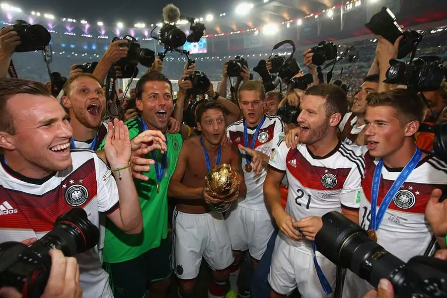 Mesut Özil celebra la Copa del Món