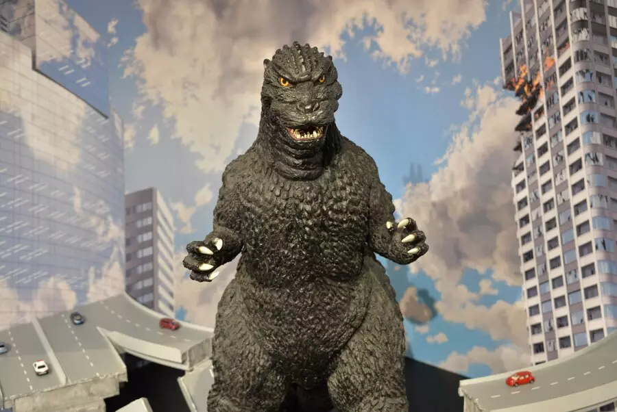 Odam o'lchamidagi Godzilla figurasi Godzilla o'lchamidagi narxga sizniki bo'lishi mumkin 34170_1