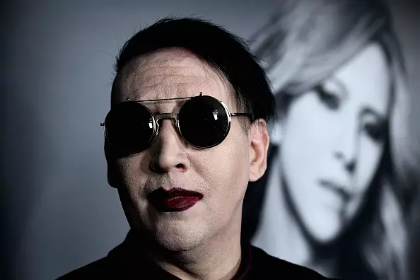 Bahay ni Marilyn Manson: The Hard Rocker Gets Domesticated