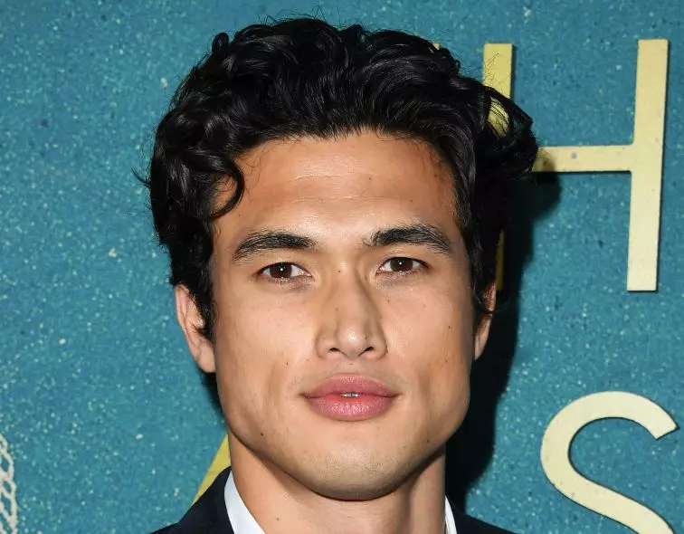 El valor net de Charles Melton