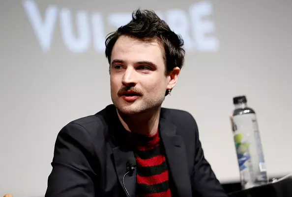 Tom Sturridge Neta Valoro