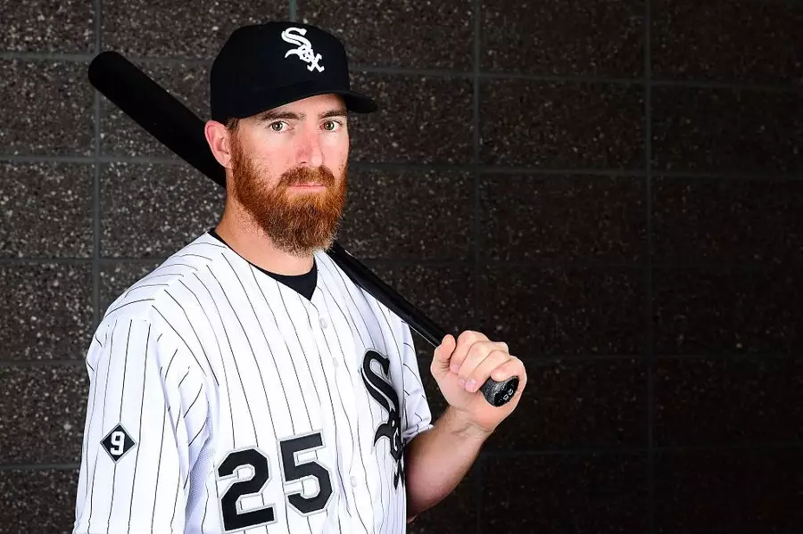 GLENDALE, AZ - 27 FEBRUARI: Infielder Adam LaRoche #25 fan 'e Chicago White Sox stelt foar in portret op' e maitiidstraining fotodei op Camelback Ranch op 27 febrewaris 2016 yn Glendale, Arizona. (Foto troch Jennifer Stewart / Getty Images)