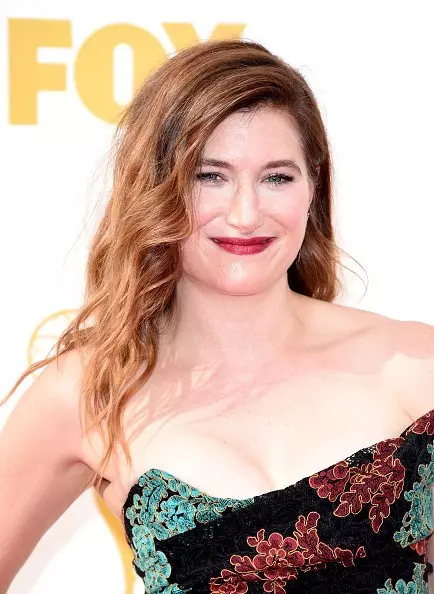 Kathryn Hahn Net Tsim Nyog