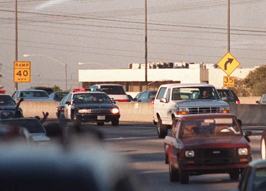 Mennyibe kerül Al Cowlings fehér Ford Broncoja az O.J. Simpson Chase Worth? 36460_1