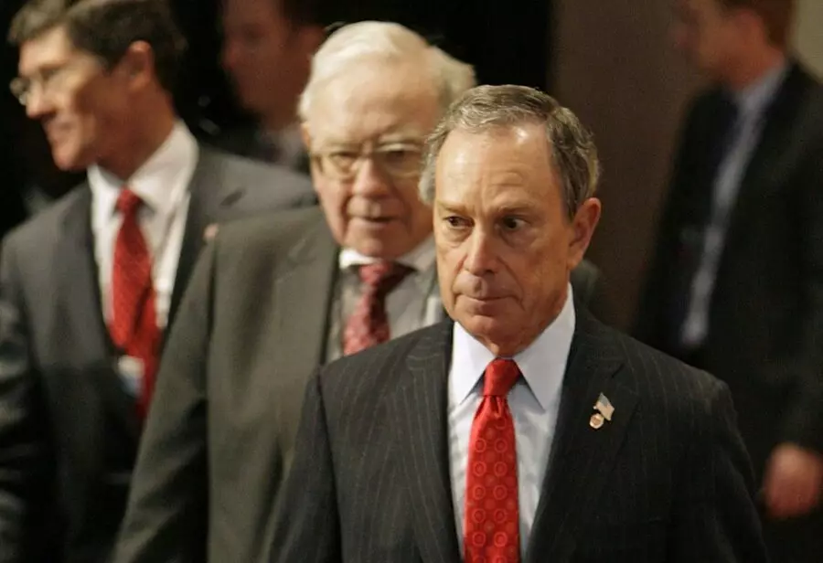 Michael Bloomberg har Warren Buffetts röst om han kandiderar till presidentposten