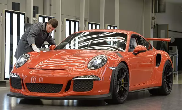 Што добивате на Џорџ Клуни на неговиот роденден? Што велите за Porsche 911 GT3 RS од 176 илјади долари? 4122_1