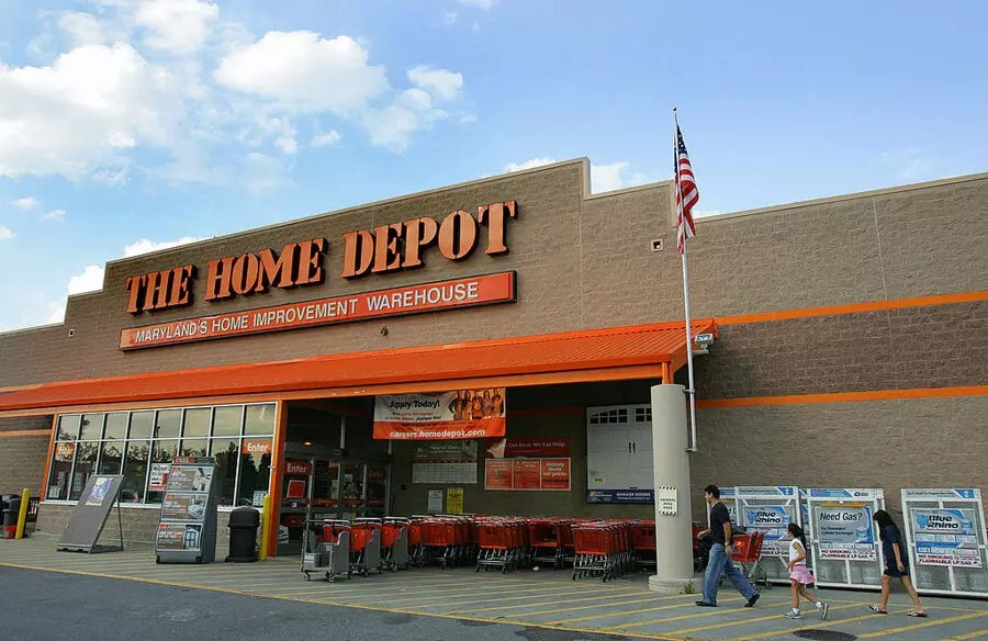 Bilyonè Home Depot Ko-fondatè Bernie Marcus bay 90% nan fòtin li ale, yon pati nan li re-eli Trump 4787_1